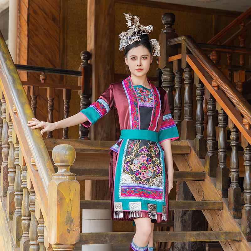 新款侗族刺绣款成人女服装广西贵州少数民族写真迎宾舞蹈演出服饰