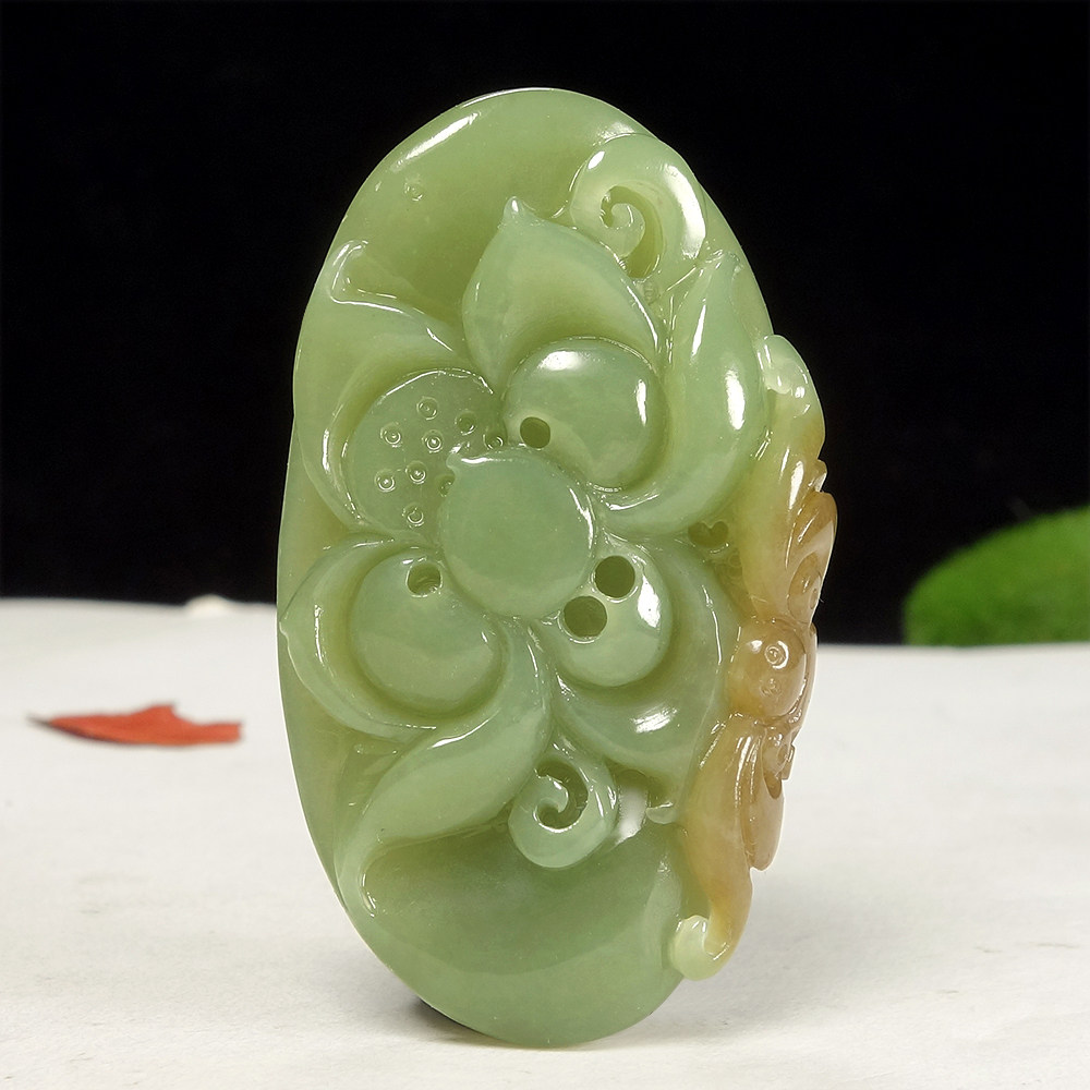 【玉雕大师作品】和田玉《荷塘雅韵》挂件3765