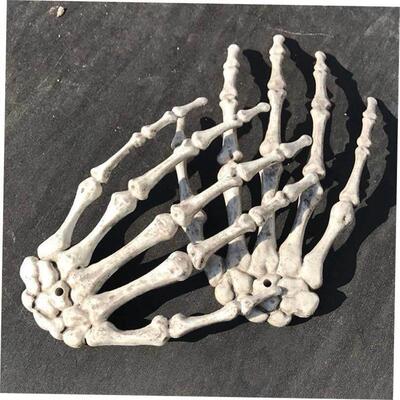 Scary decorations for a Halloween skeleton claw party装饰