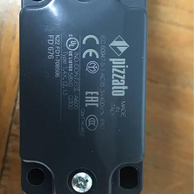 供应原装Pizzato皮扎托拉绳开关系列型号VF B501 VFB502现货