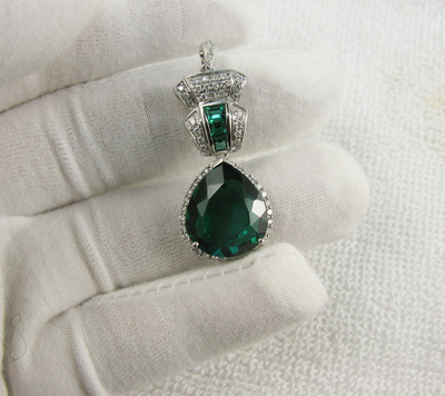 哥伦比亚再生祖母绿 18K金吊坠 镶钻 水滴 11X13MM 6.65CT 超美