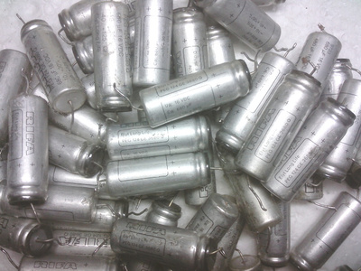 拆机 RIFA 力发 PEG124系列 16V 680UF 轴向发烧电容