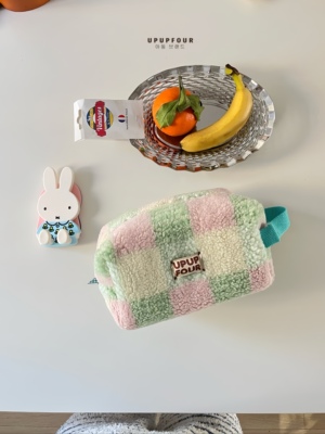 upupfour「苏黎山茶」韩国原创可爱便携大容量羊羔绒化妆包收纳袋