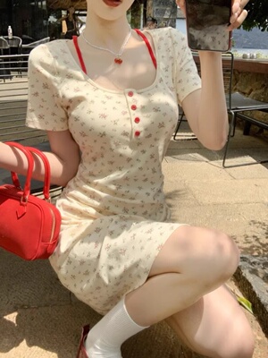性感收腰方领假两件连衣裙女夏季设计感甜辣显瘦包臀裙子碎花短裙