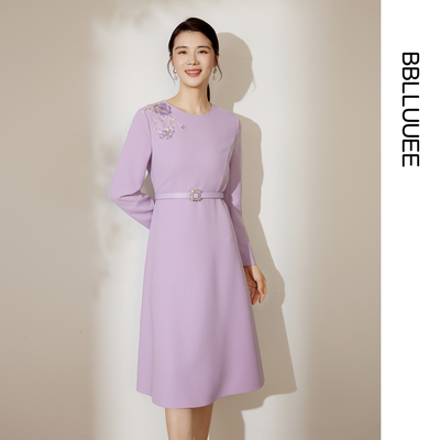 【紫绡襕】BBLLUUEE/粉蓝衣橱2025秋装新款诗意绣花通勤连衣裙女