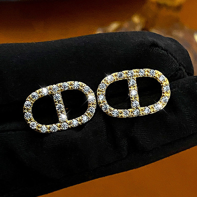 小香风迷你款cd字母镶钻耳钉独特设计感猪鼻子耳环轻奢感耳饰