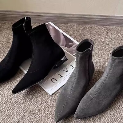 羊皮版~复古尖头绒面2025冬显腿长女靴平底裸靴软底瘦瘦气质短靴