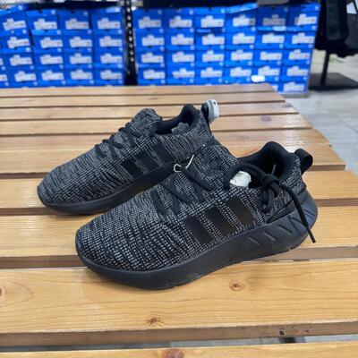 阿迪达斯SwiftRun夏季女子跑步鞋轻便透气耐磨运动跑鞋GW8166