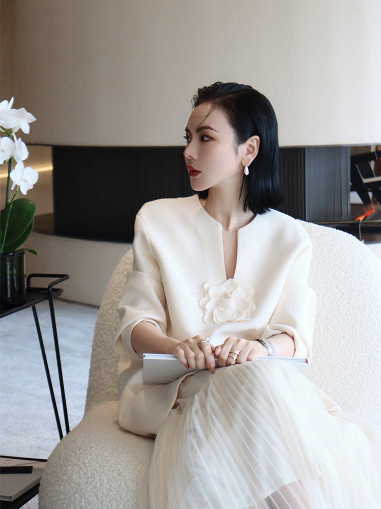 早秋新款女装高级感时尚气质名媛高端小香风职业半身裙子两件套装