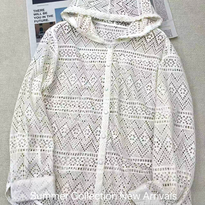 玥儿夏上新妍色原创重工镂空波纹排扣连帽防晒衫3718