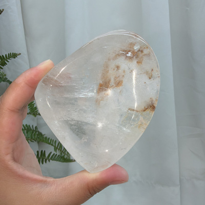 天然白水晶带原皮三角盘子摆件尺寸：101*83*22mm,重：224g，41号