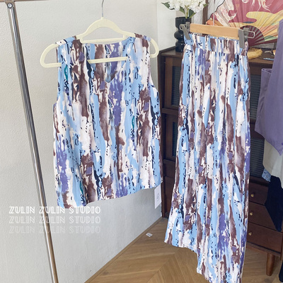 陌陌家复古V领彩色水墨印花背心