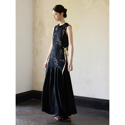 黑色绳绣背心无袖连衣裙