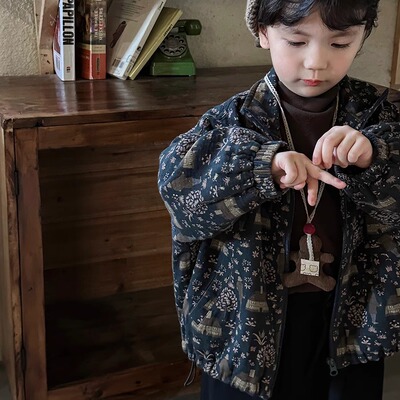 春秋翻领卡通印花童外套拼接拉链