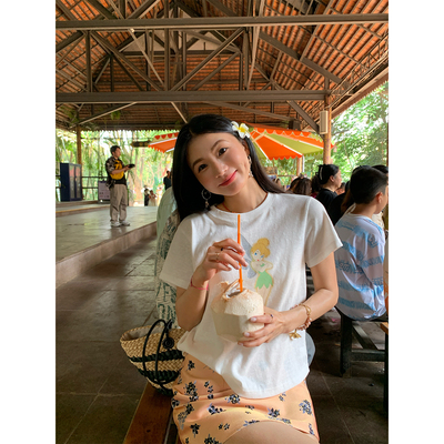 落落狷介白色印花短袖T恤女