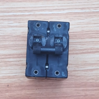 二手CBI CF32C2-PAB00D-CS3000X 240V30A设备液磁断路器2P