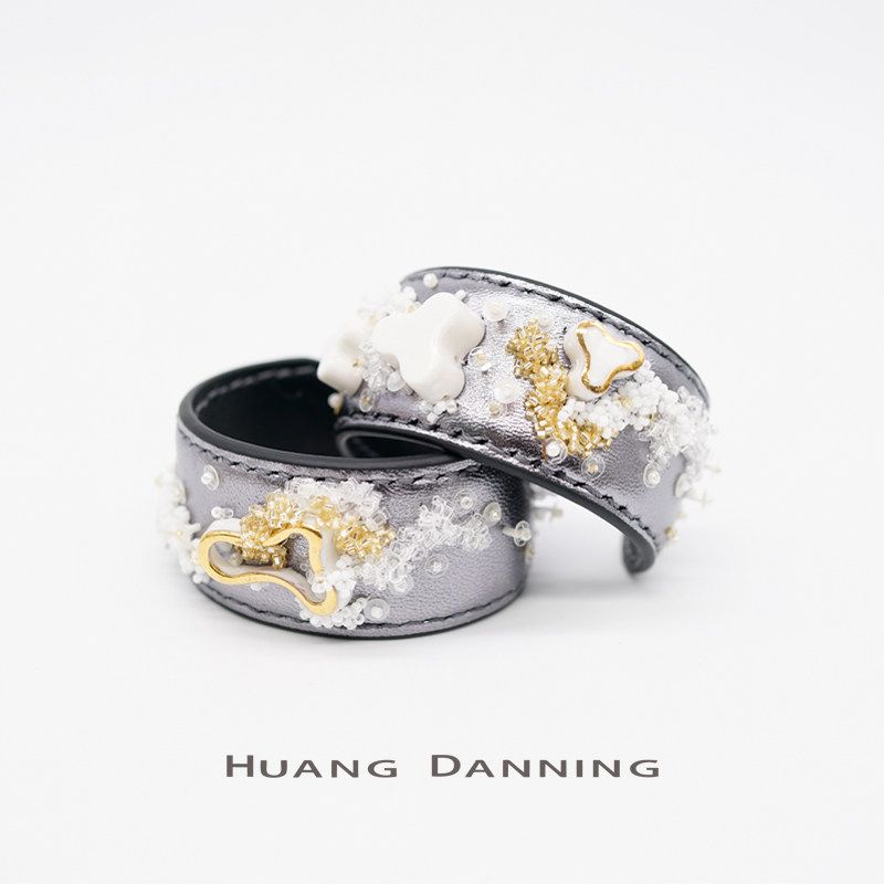 HUANG DANNING绽放似水年华原创设计纯手工刺绣牛皮重工手镯_虎窝淘