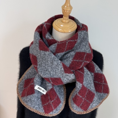 复古红灰菱格围巾女冬季加厚保暖百搭针织毛线围脖高级感洋气围巾