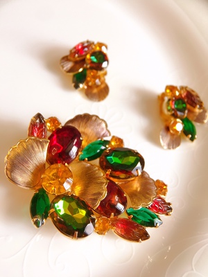 Juliana朱丽安娜琉璃西瓜石书本款胸针耳夹套组【售出不退不换】