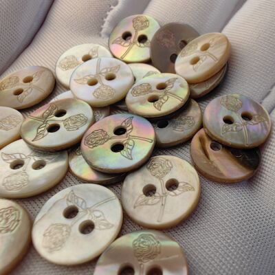 高档玫瑰花贝壳纽扣女士衬衫针织衫连衣裙茶色装饰扣现货贝母扣子