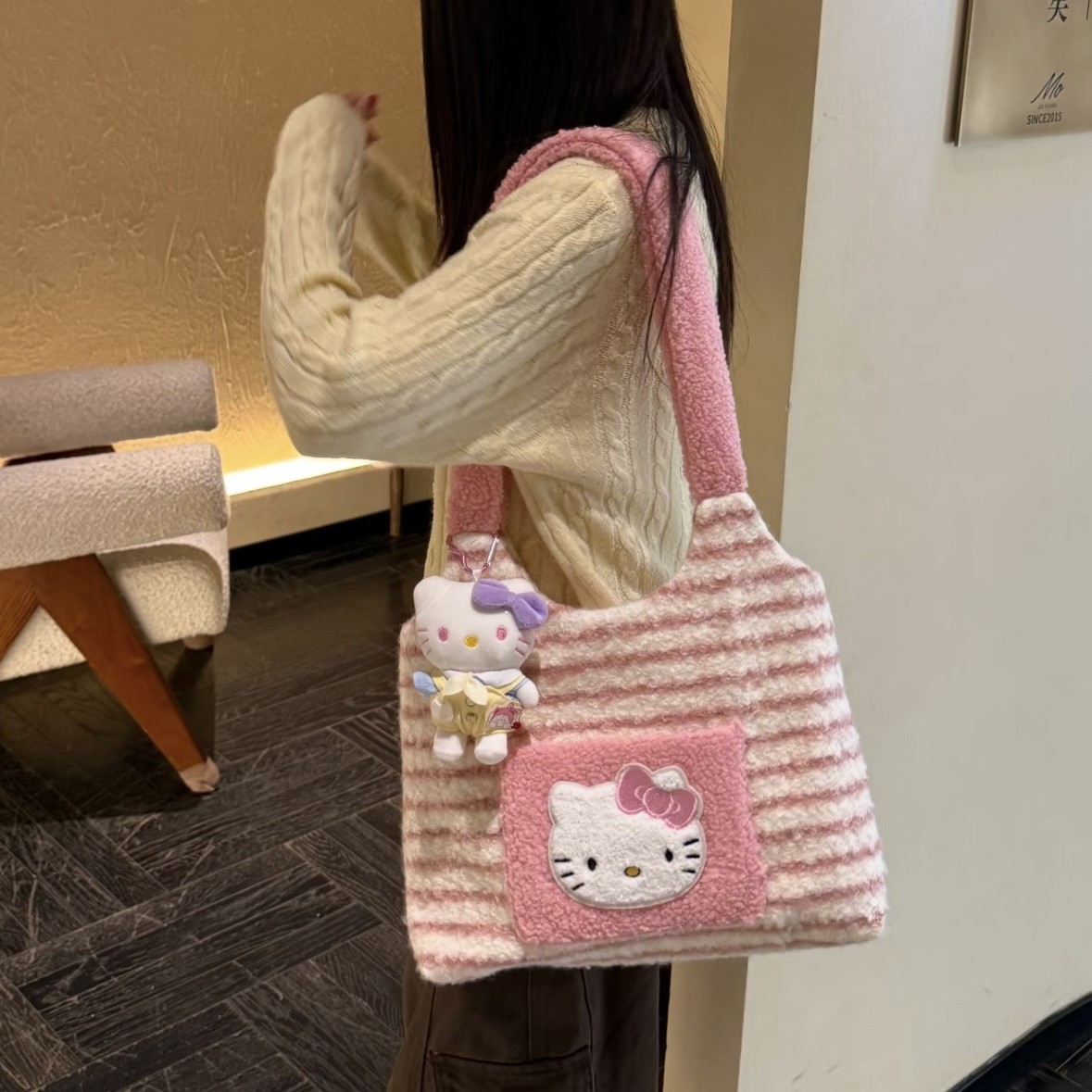 可爱Kitty毛绒单肩包2025秋冬新款大容量腋下包毛绒绒通勤手提包