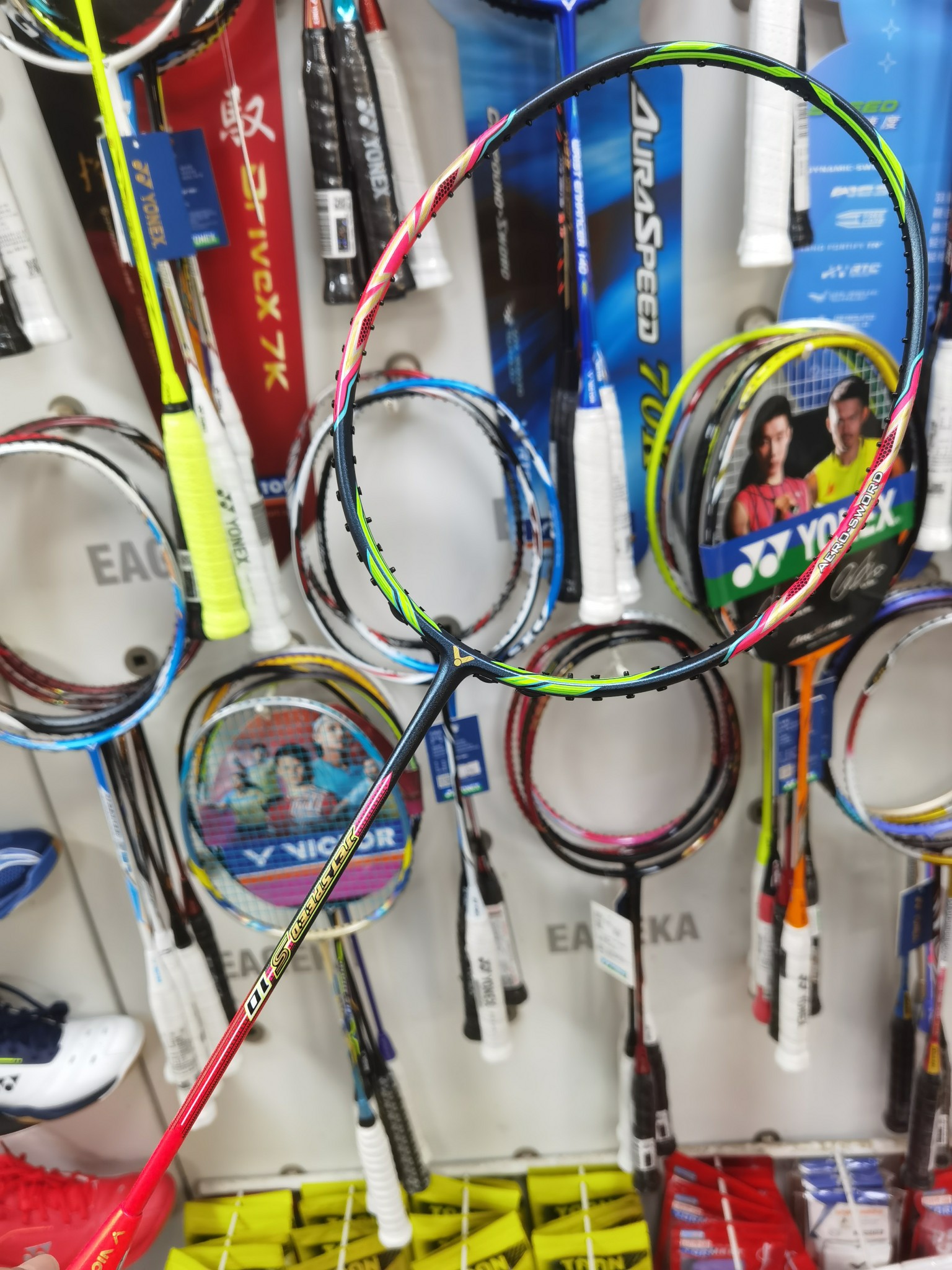哪儿买 JETSPEED S 10 荧光玫红 极速10 极速10Q JS10Q 西瓜刀 JETSPEEDS10 羽毛球拍 威克多VICTOR ...