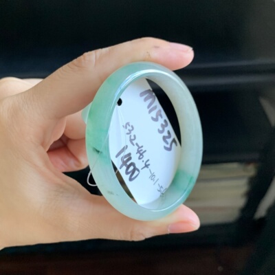 毛毛的翠/M 15325/天然特色飘花翡翠贵妃手镯/53.2-46.4/1300