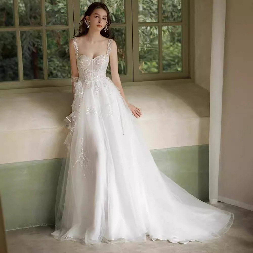 法式吊带轻婚纱女森系出门纱小拖尾长裙2025冬季新款写真拍照婚纱