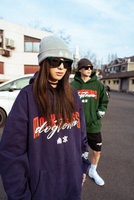DOGTOWN联名同曦套头卫衣