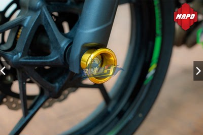 川崎忍者/Z400改装前后轮防摔球