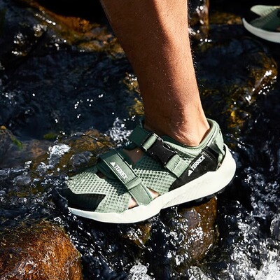 阿迪达斯男女同款凉鞋