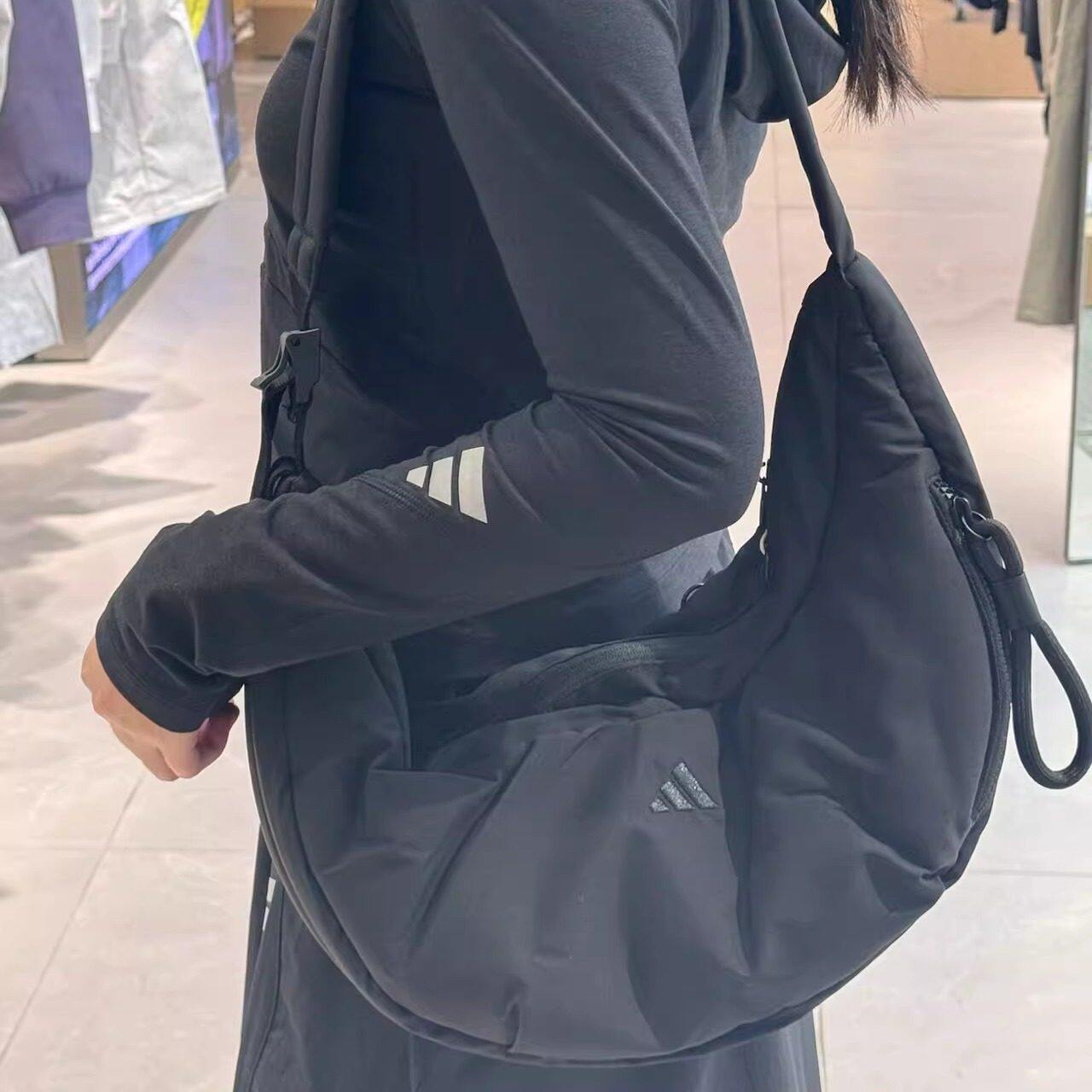 Adidas阿迪达斯男女2026新款户外休闲运动斜挎包单肩背包JJ2092