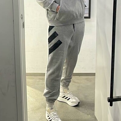 阿迪达斯男针织棉涤线圈透气斜三道杠logo宽松缩口运动长裤JC7848