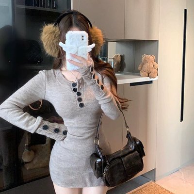 WITHMIN 长袖连衣裙秋季2025新款收腰显瘦纯欲辣妹针织包臀裙短裙