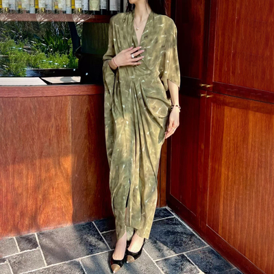 重磅真丝印花V领不对称连衣裙