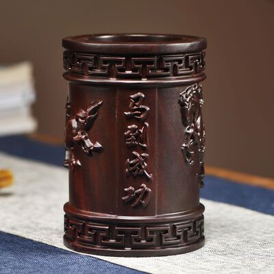 花梨木雕刻马到成功笔筒装饰