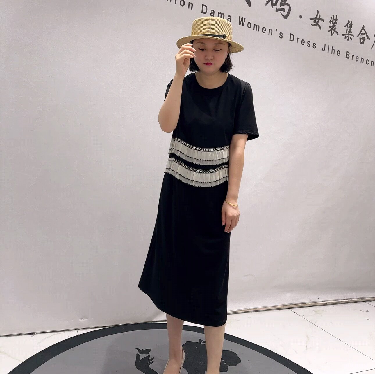 5346芮娜依莲夏款新品单层简约时尚洋气遮肉显瘦连衣裙加大码女装
