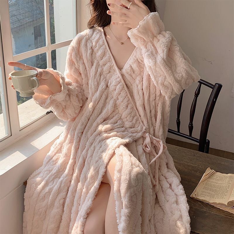 冬季新款纯色睡衣女加厚珊瑚绒提花中长款保暖睡袍家居服性感浴袍