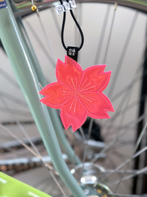 安全骑行樱花季反光牌