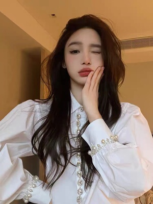 白色重工钉珠设计感小众衬衫女春秋新款气质百搭法式泡泡袖衬衣