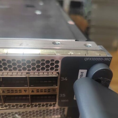 Juniper QFX10000-30C拆机板卡，二手89成--议价商品