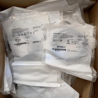 XS208BLNAL2电感式接近开关现