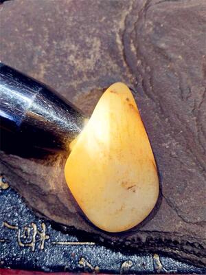 45.1克新疆和田玉籽料黄白玉种原石玩料