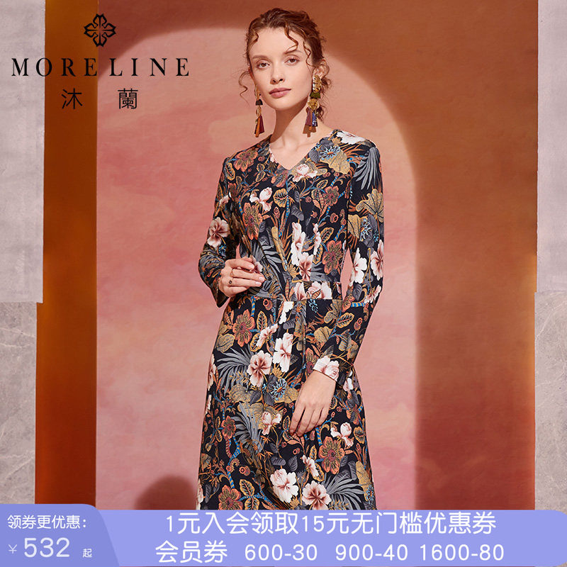 MORELINE沐兰商场同款秋装中长女V领立裁收褶印花连衣裙