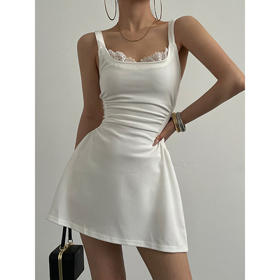 蕾丝边背心连衣裙收腰显瘦