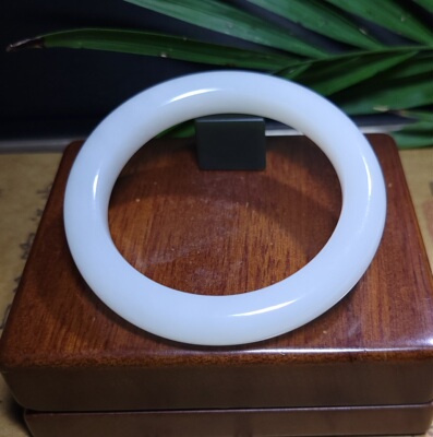 新疆的猫Z102104 53.3克R55极熟润特细油糯俄山流水羊脂白玉手镯