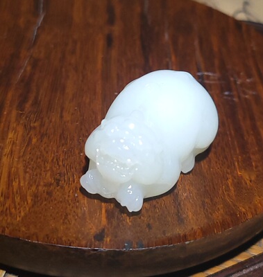 YQ032106新疆的猫43.2克黑皮和田玉老俄料羊脂白玉苏工招财貔貅