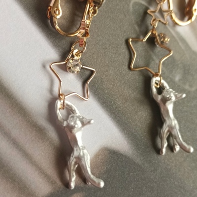 日本设计精致独特可爱摘星星的银白小猫咪耳环无耳洞耳夹螺丝螺旋