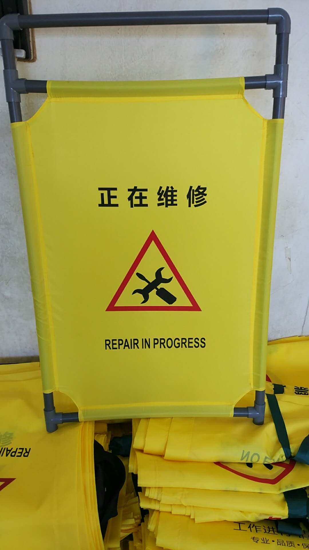 三折布围挡便携式伸缩折叠布艺围挡电梯维修施工挡板警示隔离护栏