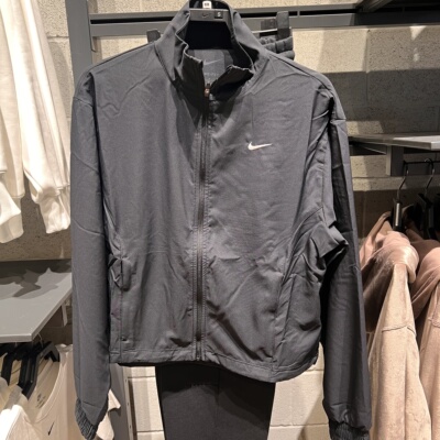 Nike/耐克女子松紧袖口下摆拉链口袋运动茄克外套HQ3368-010